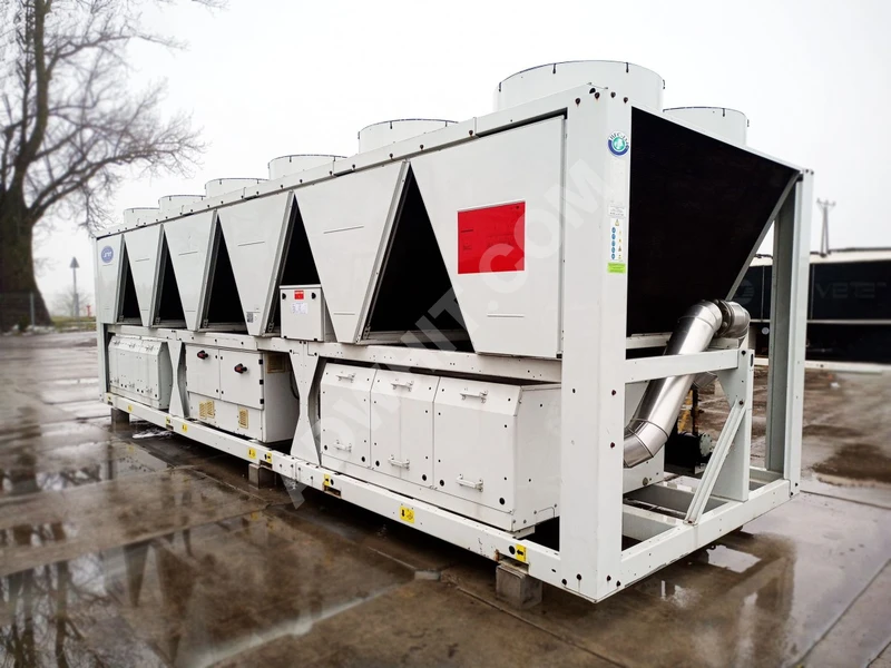 AIRCOOLED CHILLER CARRIER 30XA 792 KW - Adwhit