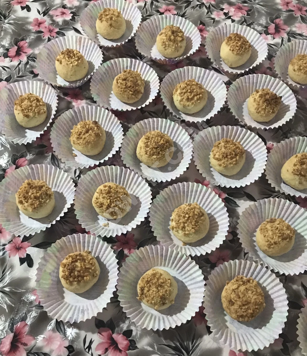 The finest types of cakes, Arabic and Eastern sweets, petit fours ...