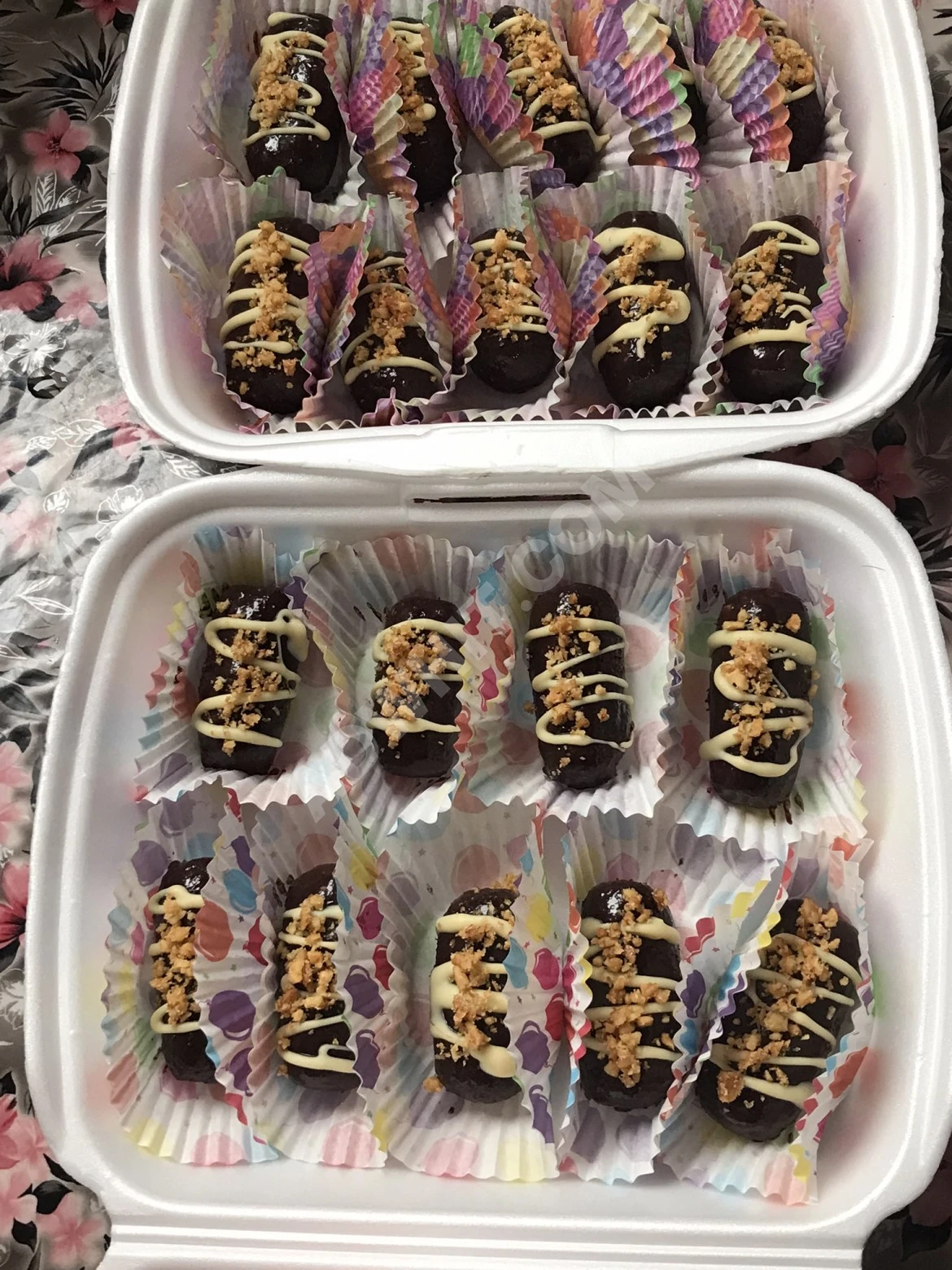 The finest types of cakes, Arabic and Eastern sweets, petit fours ...